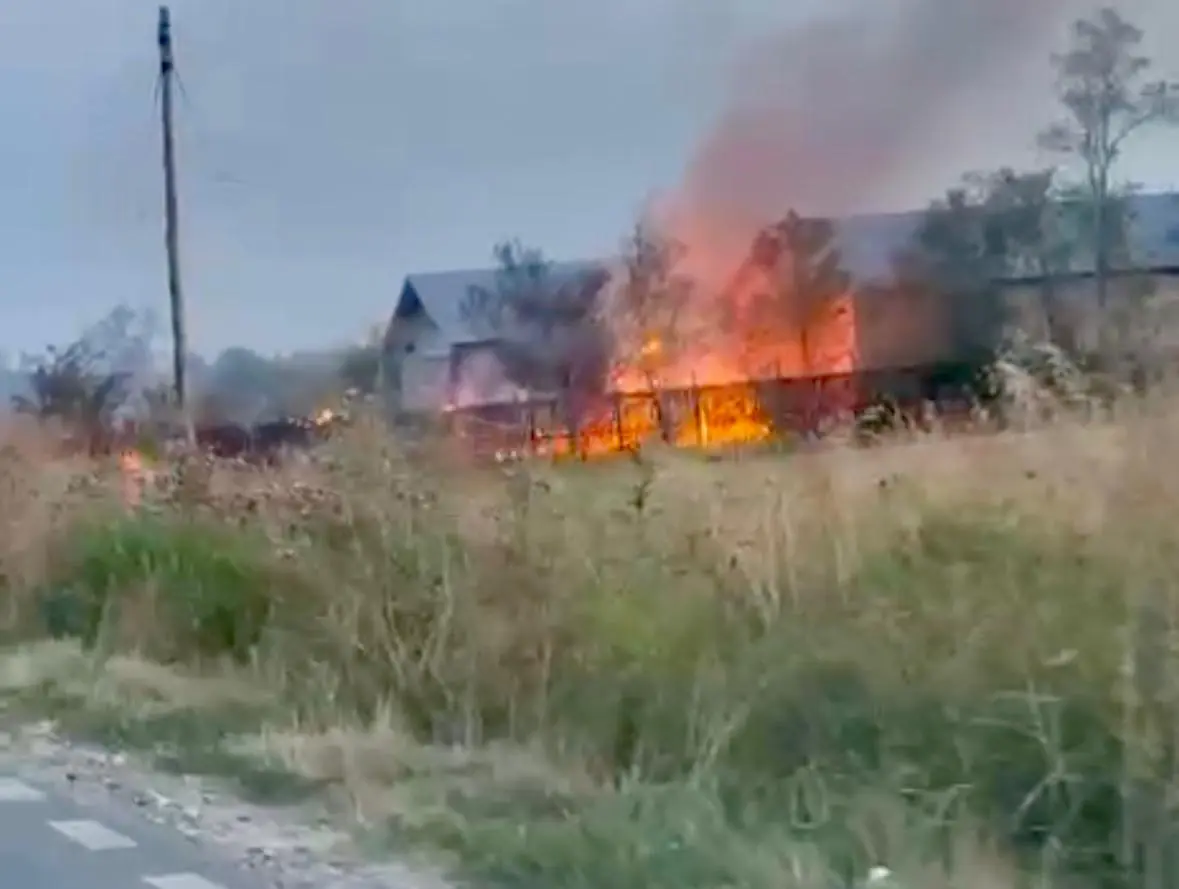 Incendiu devastator în Argeș! Casa a ars complet - Focus Pitești